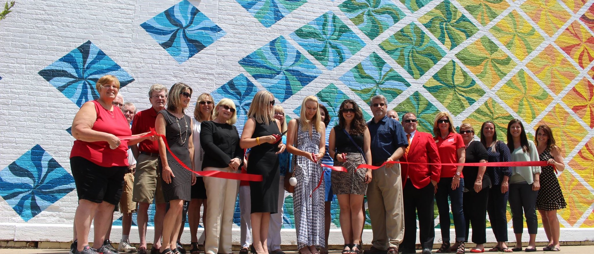 University of Iowa MFA students complete mural in downtown Clinton ...